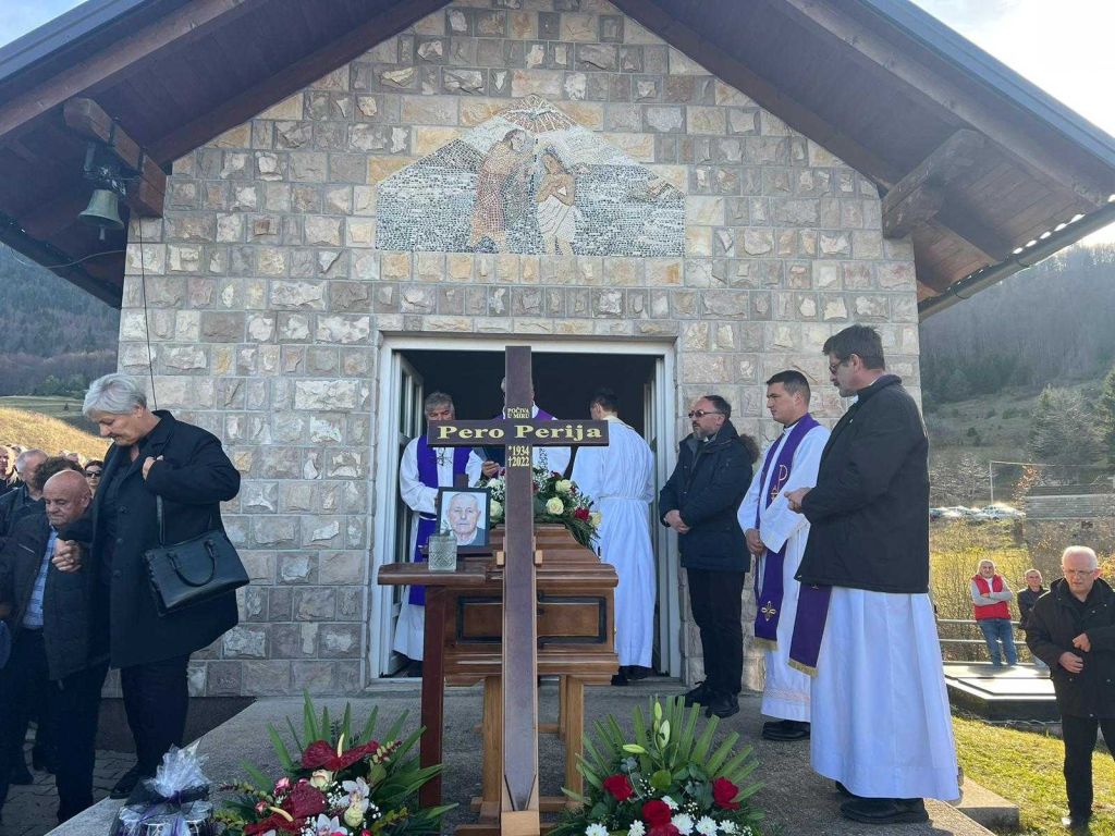 Sahranjen Pero Perija, otac svećenika don Zdenka Perije | Katolička ...
