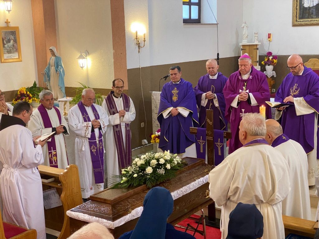 Mons. Marko Čolić, svećenik Beogradske nadbiskupije pokopan u svojoj ...