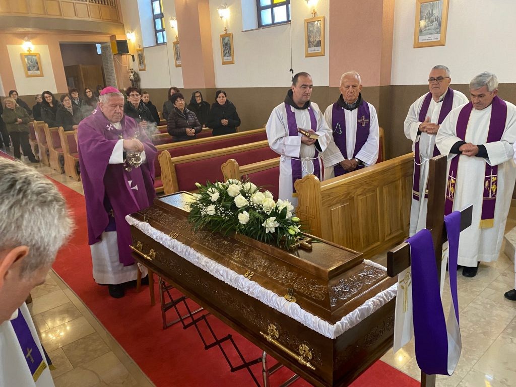 Mons. Marko Čolić, svećenik Beogradske nadbiskupije pokopan u svojoj ...