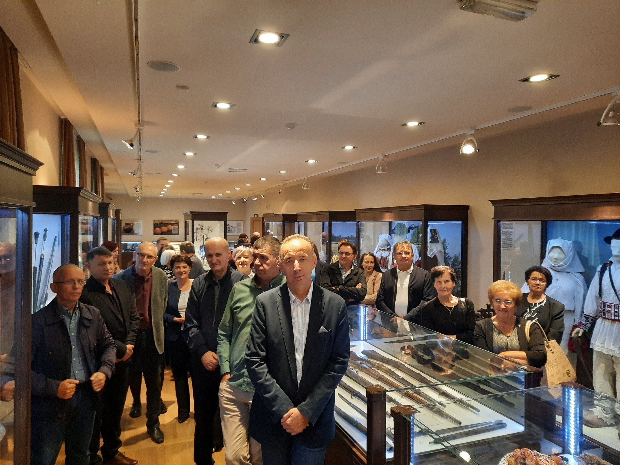 Djelatnici Ratne bolnice Tolisa posjetili Muzej Franjevačkog samostana ...